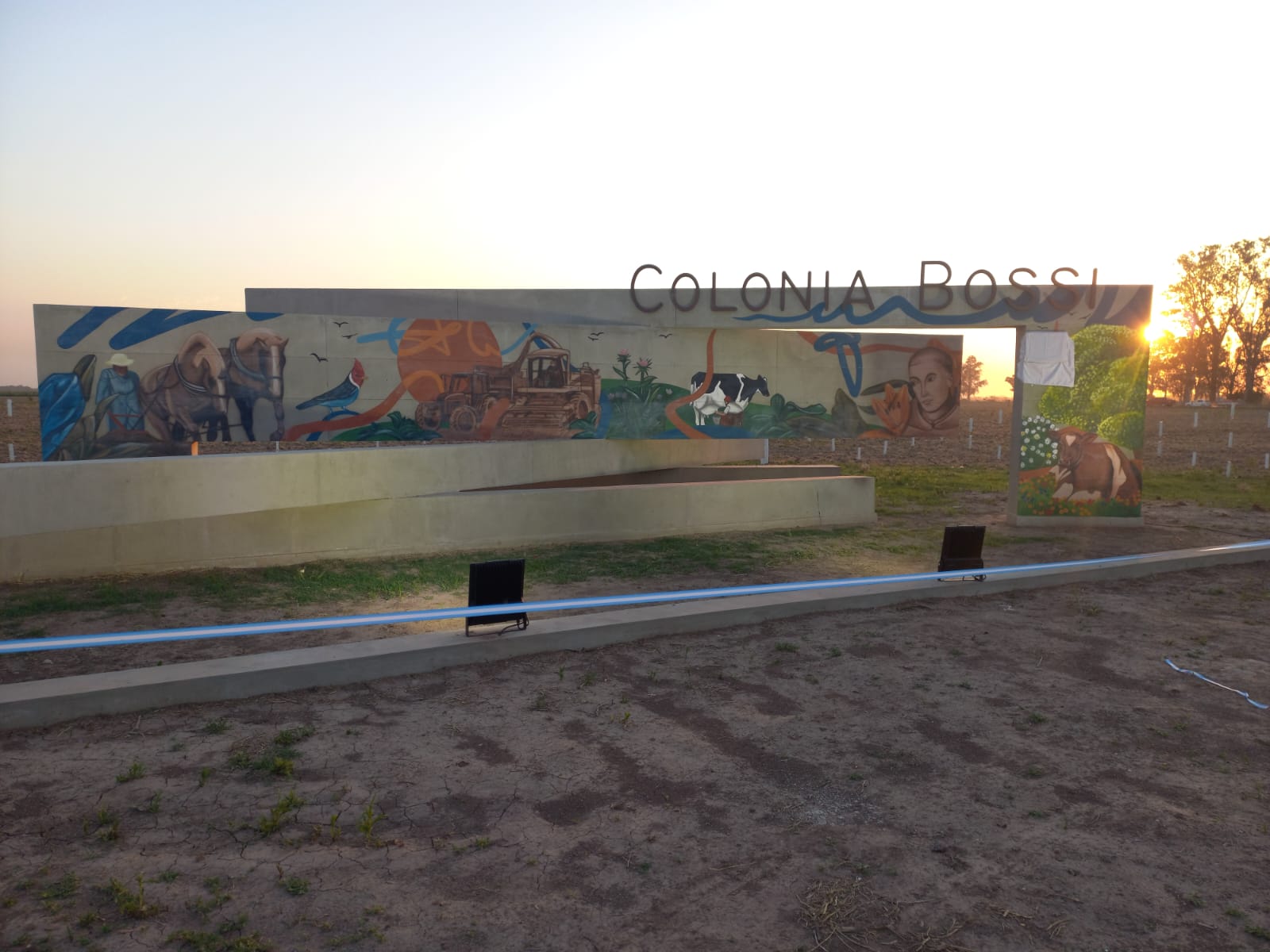 Bossi: inauguraron pórtico de entrada a la Colonia – Radio Centro Morteros